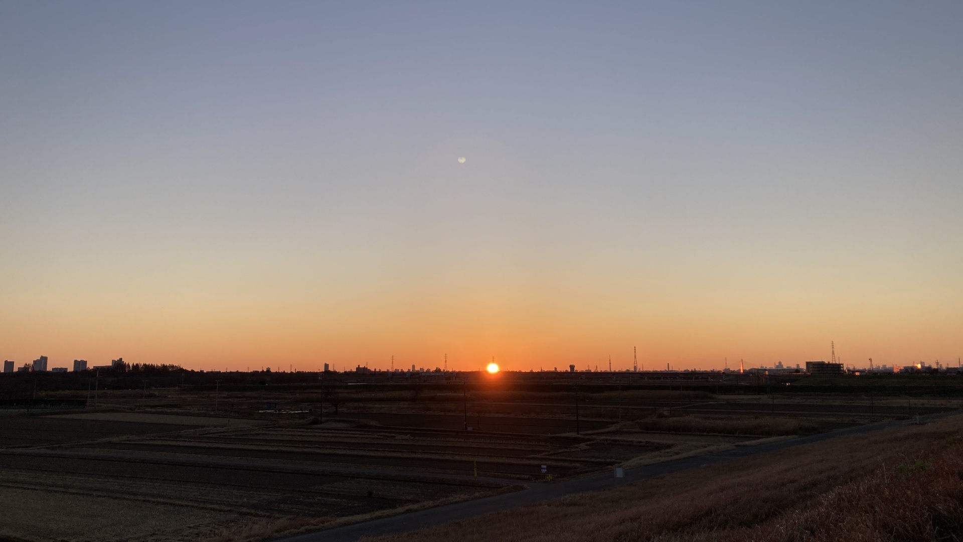謹賀新年 無線の醍醐味を感じながらソラを通じて元気を届け合える年にしていければと思います。: 元気をのせて日本の空へ ／さいたまMG585